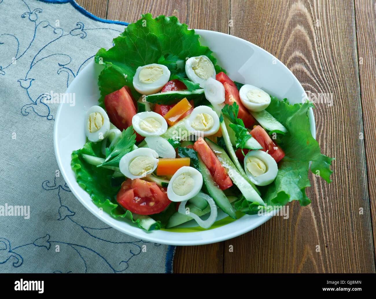 Ensalada imperial mixta - Mexican salad with quail eggs, vegetables ...