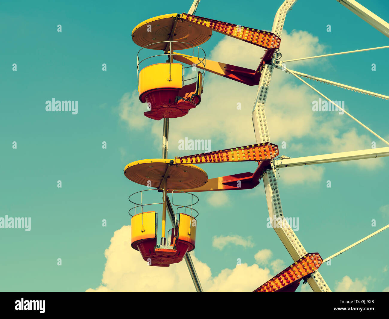 Ferris wheel ride empty seats hi-res stock photography and images - Alamy
