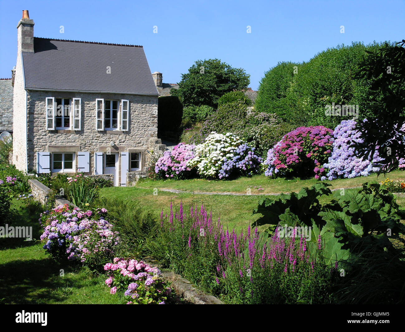 house building garden Stock Photo - Alamy