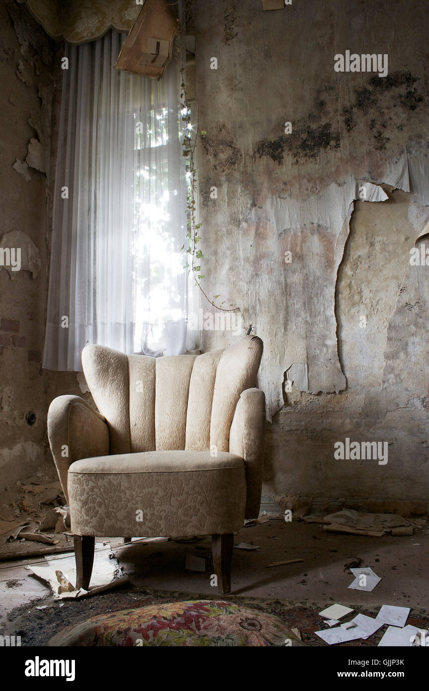 house building war Stock Photo - Alamy