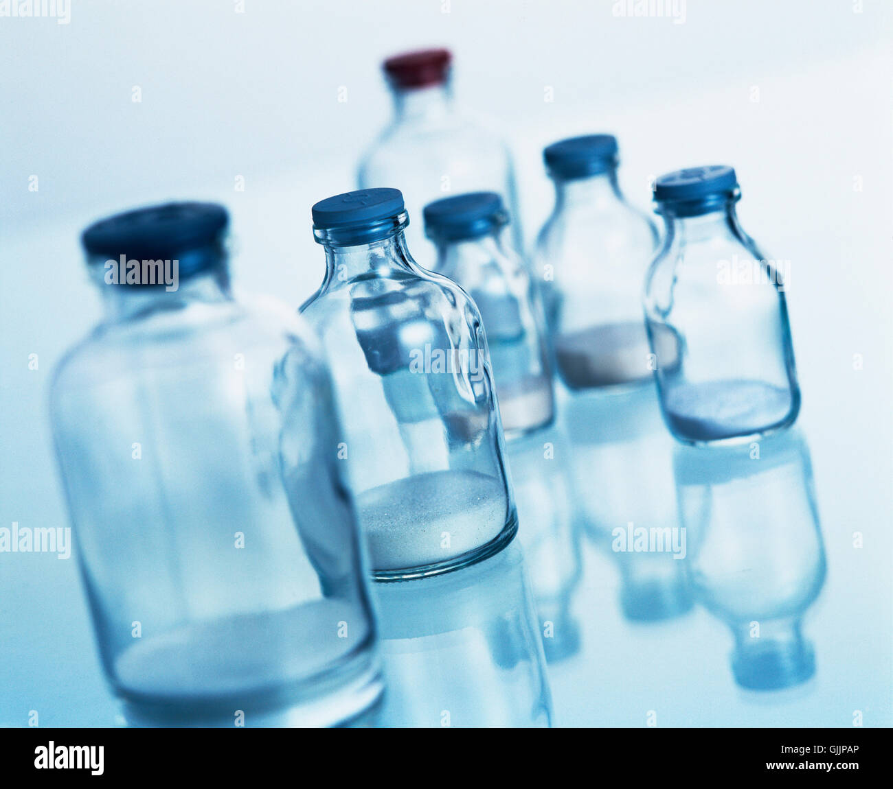 Medicine vials hi-res stock photography and images - Alamy