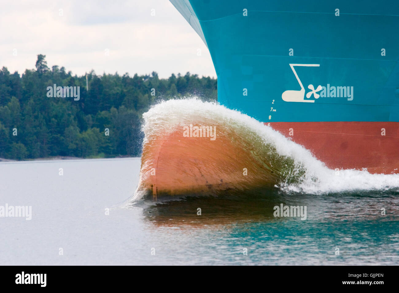 Cargo ship bow wave hi-res stock photography and images - Alamy