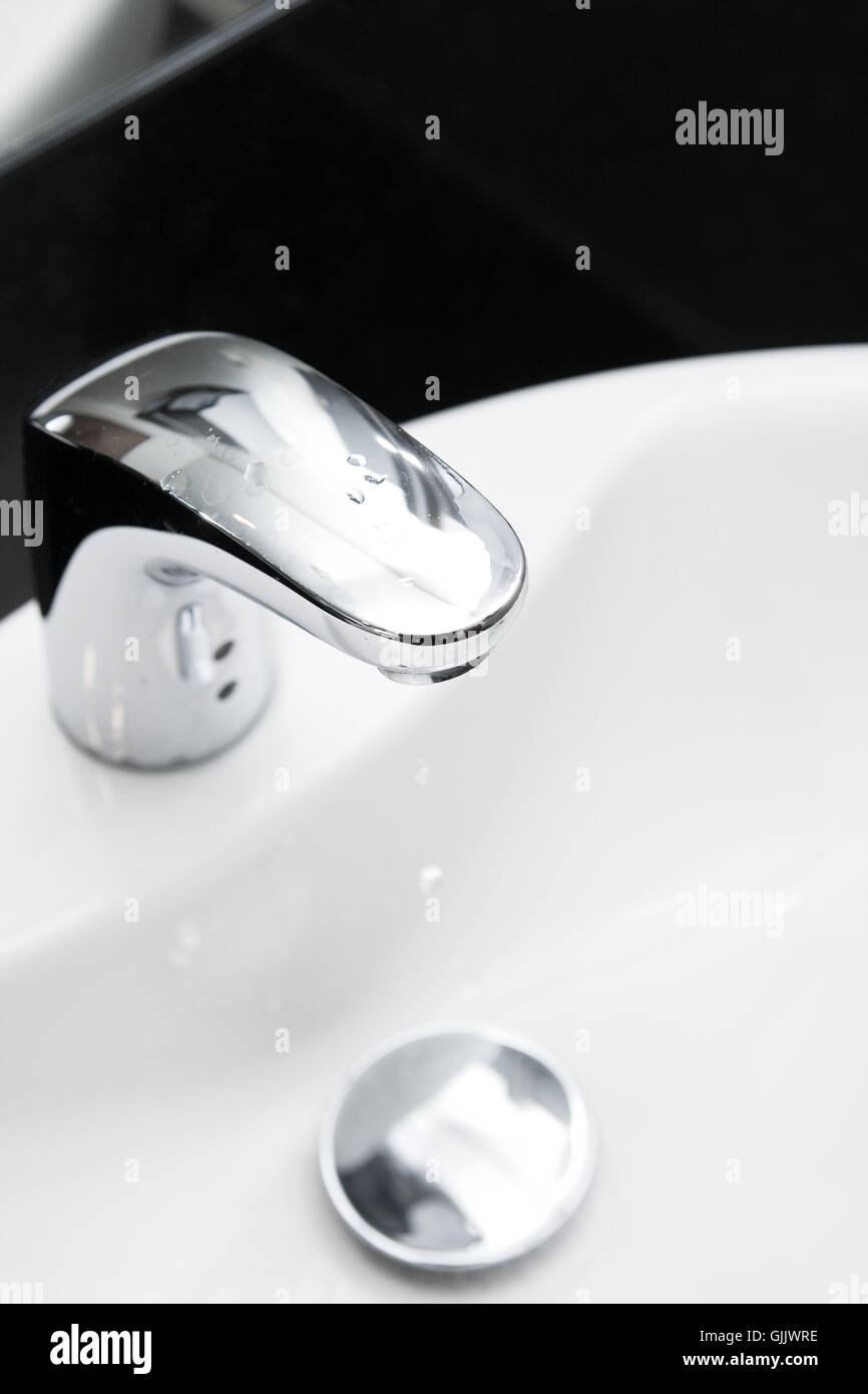 Drop valve hi-res stock photography and images - Alamy