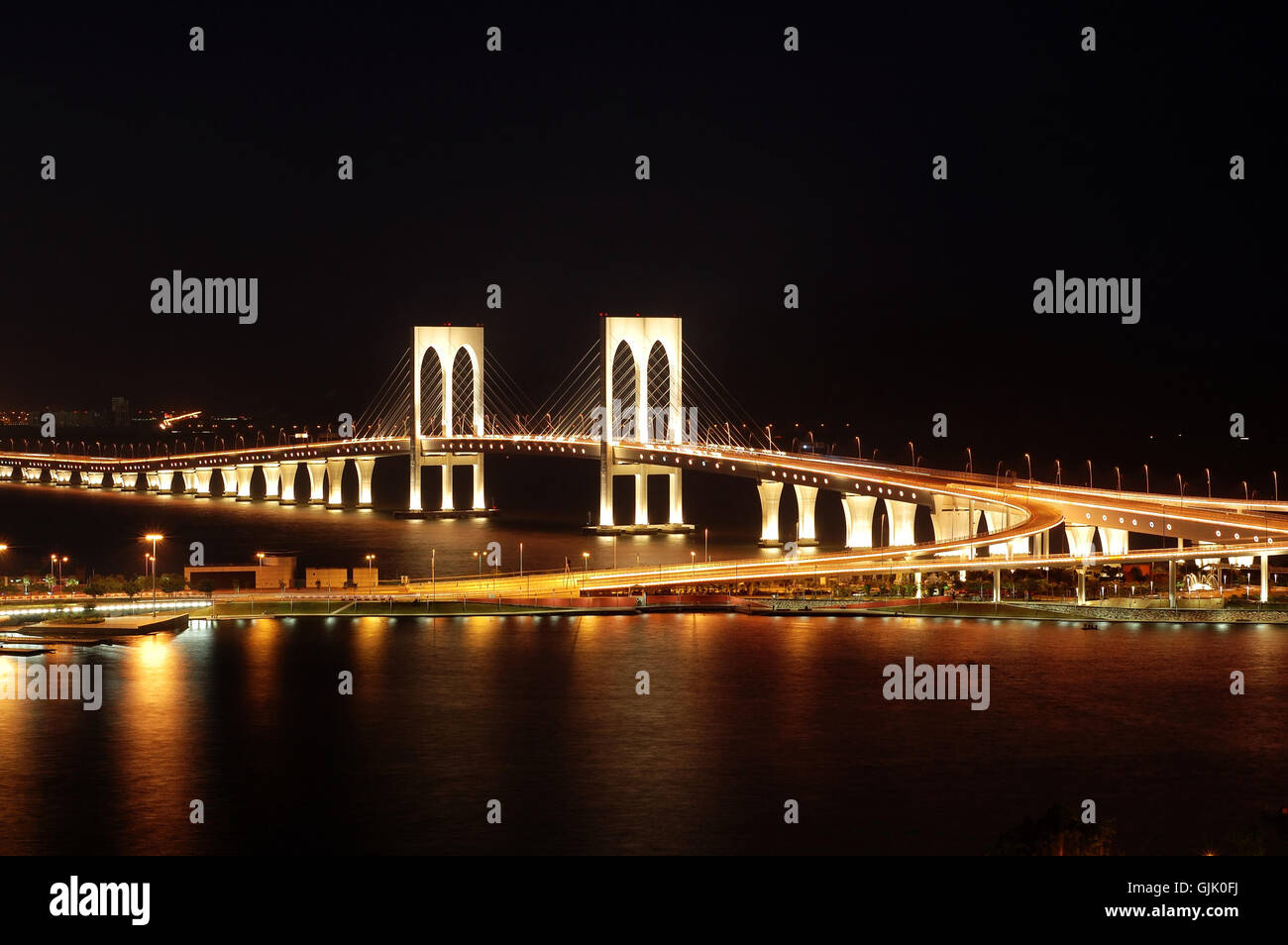 bridge night nighttime Stock Photo - Alamy