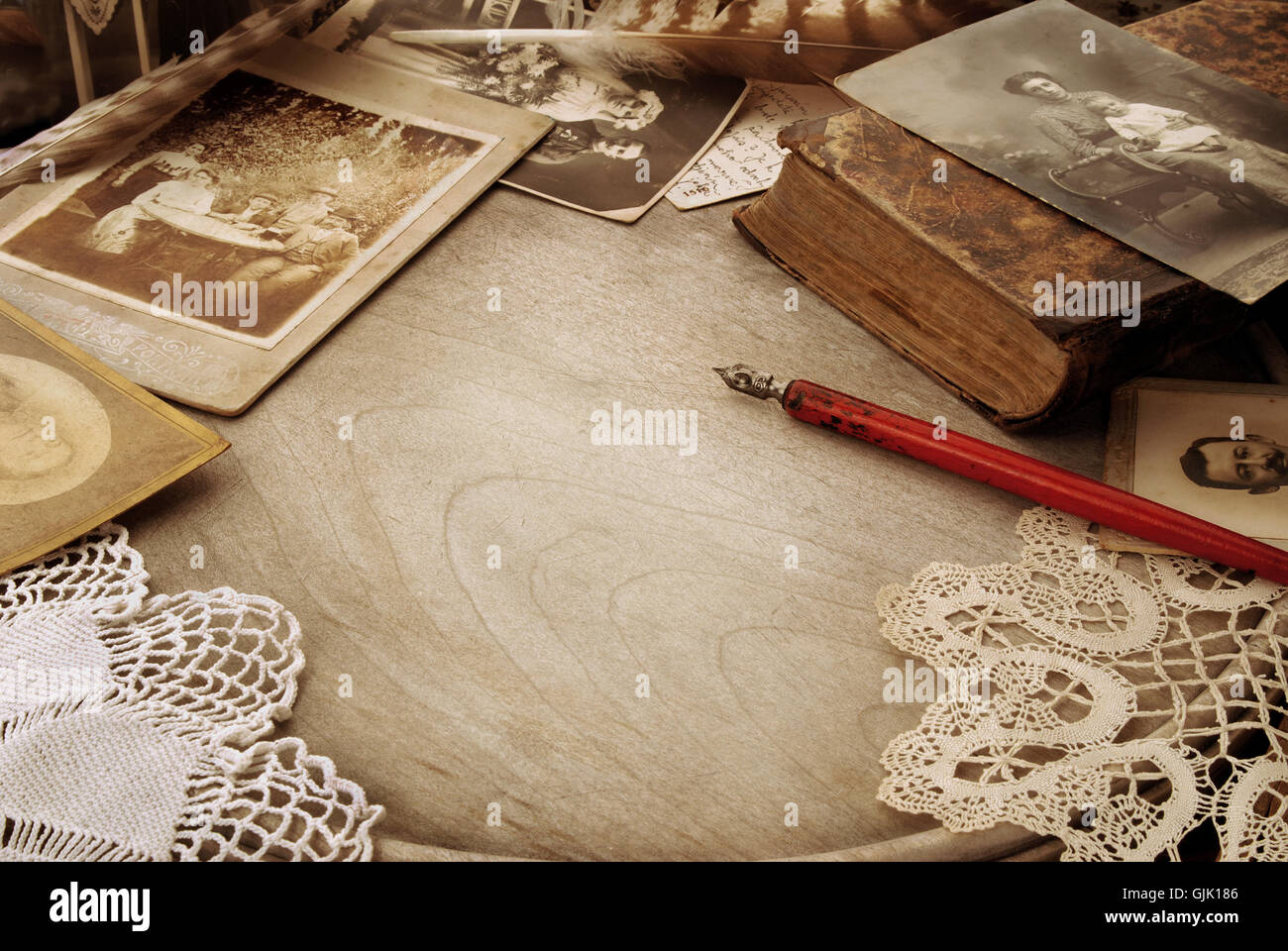 Retro alt hi-res stock photography and images - Alamy