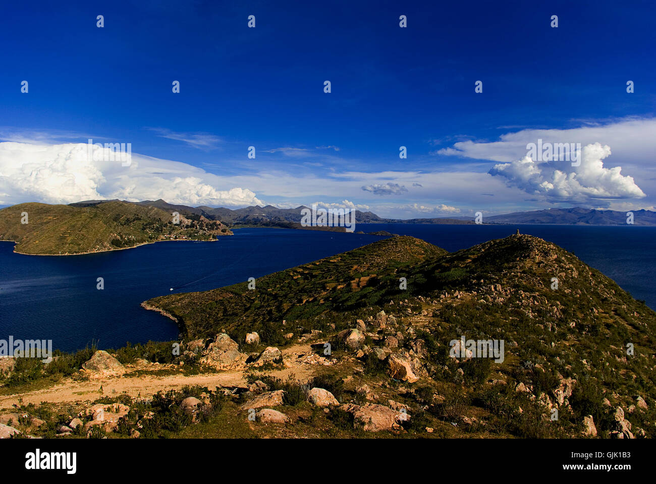 Lago titicaca peru bolivia hi-res stock photography and images - Alamy