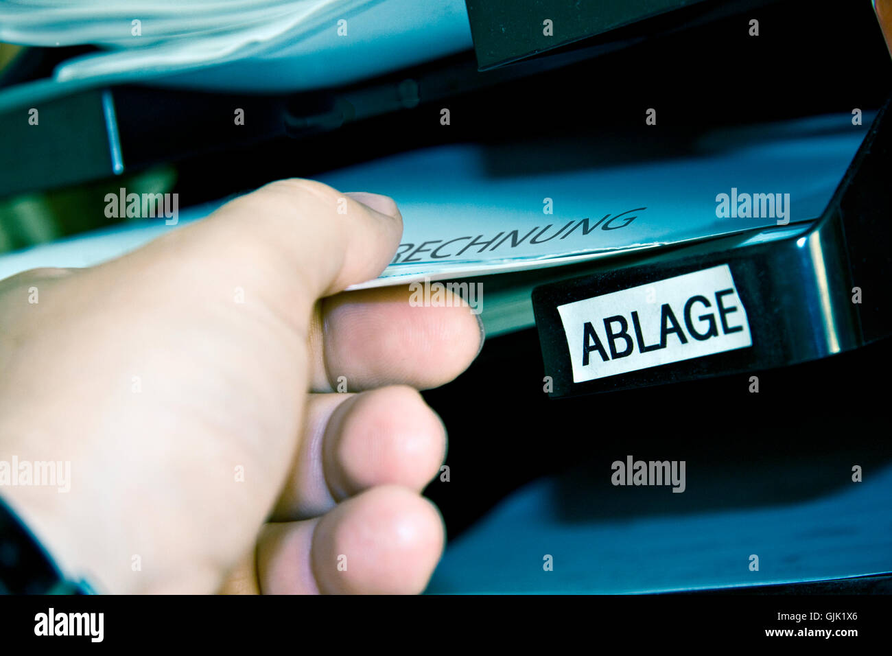 hand file filing Stock Photo - Alamy