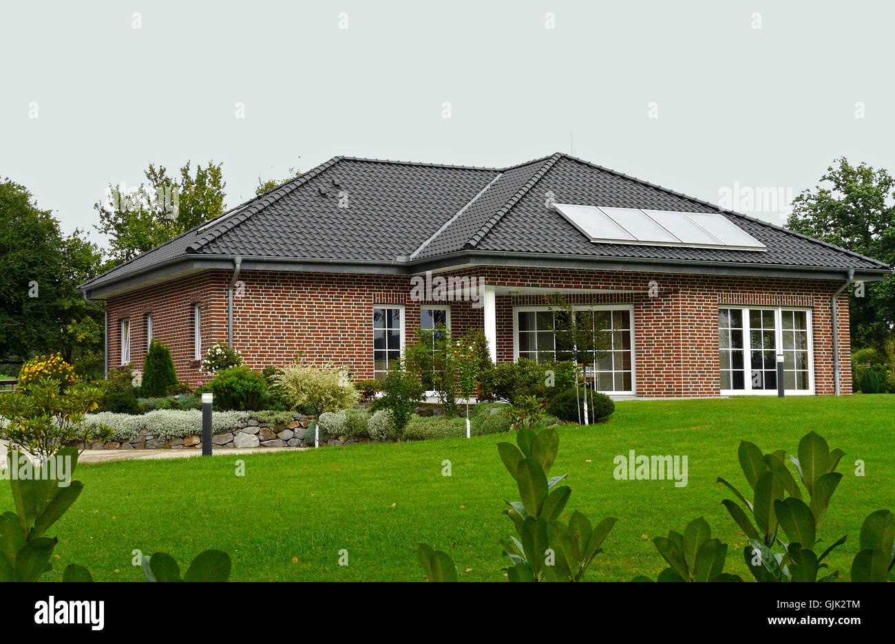 Building new detached house hi-res stock photography and images - Alamy