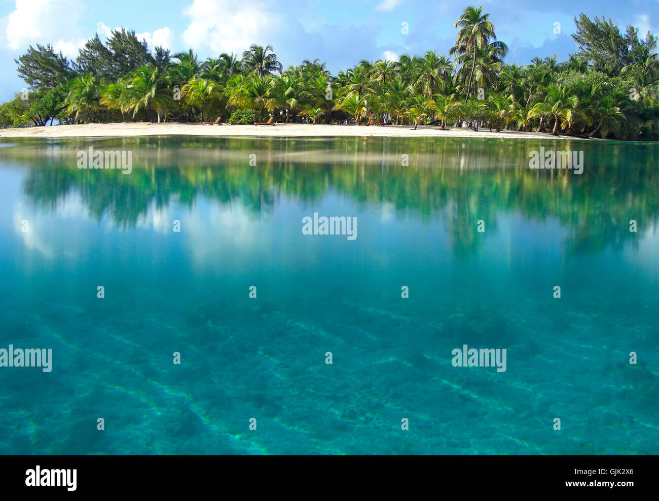 atoll sandy beach caribbean Stock Photo - Alamy
