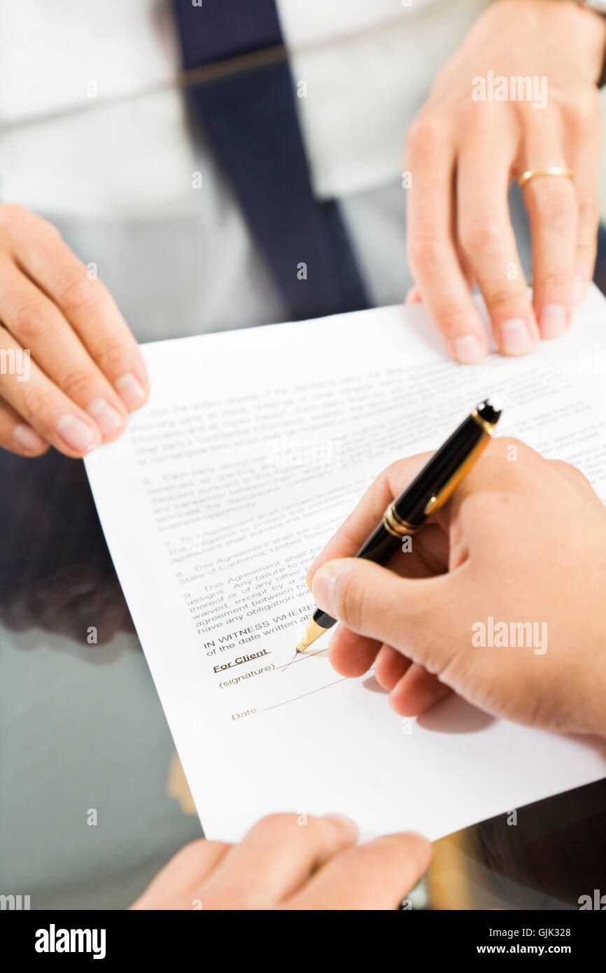 Contract signing detail pen hi-res stock photography and images - Alamy