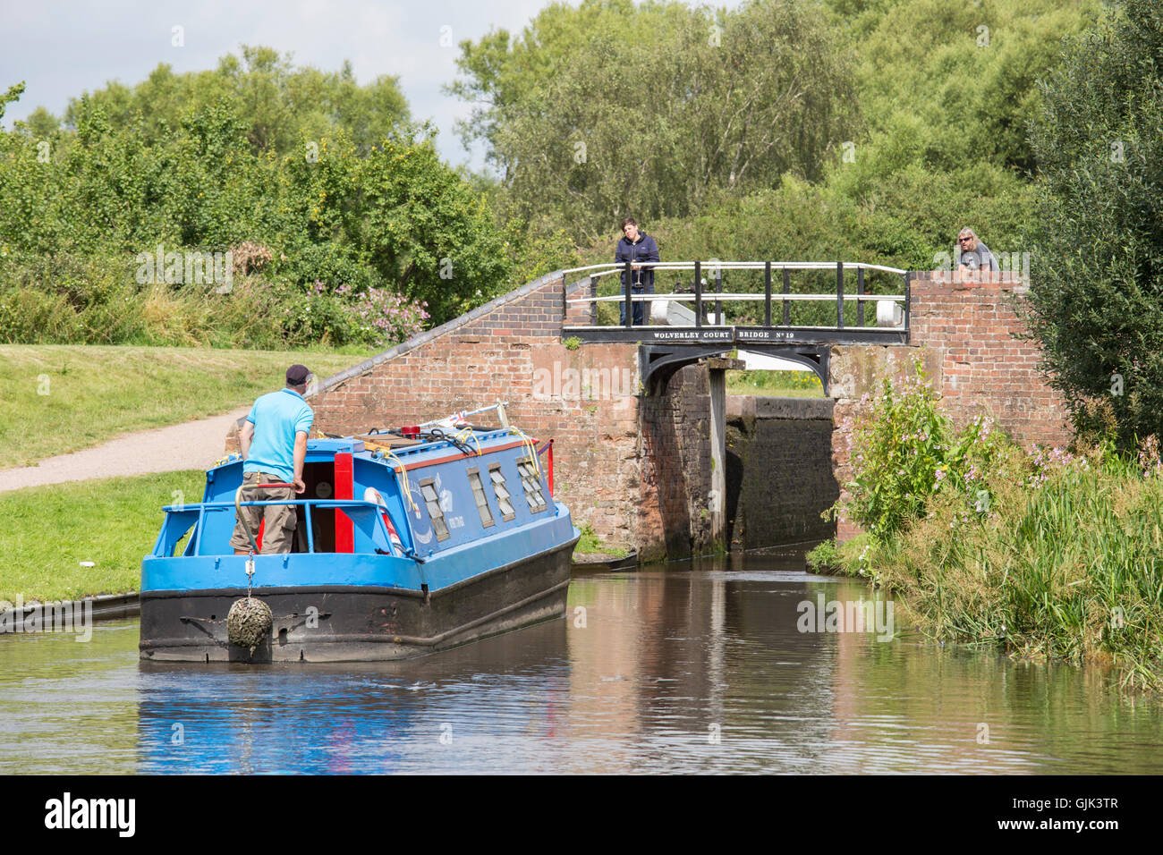 The Staffs and Worcester Canal at Wolverley Court lock, Worcestershire ...