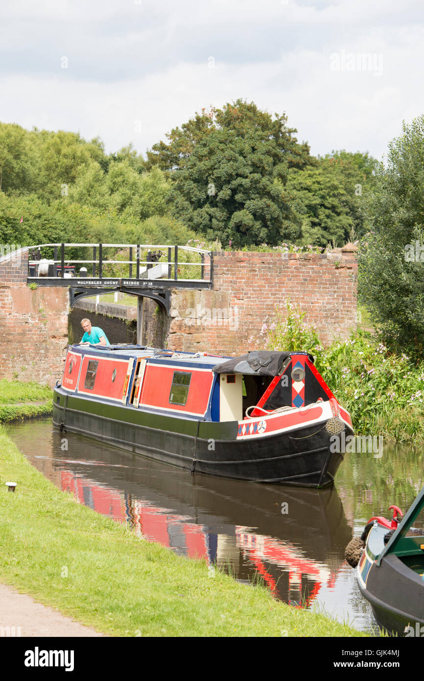 The Staffs and Worcester Canal at Wolverley Court lock, Worcestershire ...