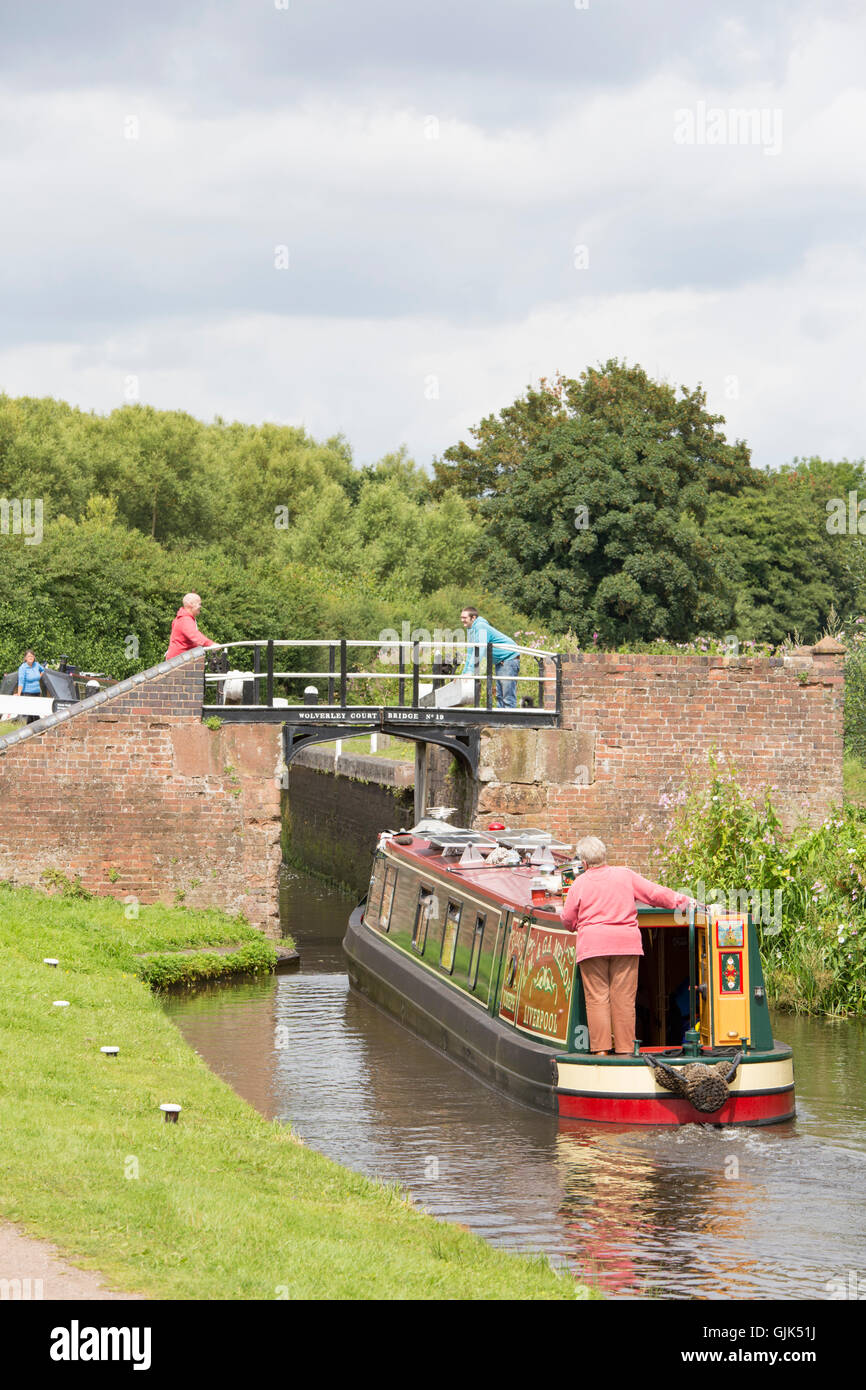 The Staffs and Worcester Canal at Wolverley Court lock, Worcestershire ...