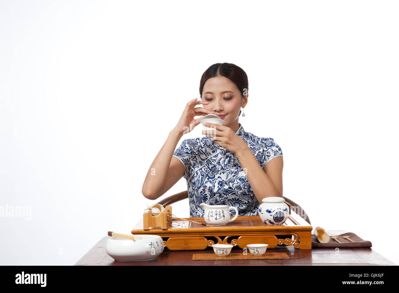 Dressed in traditional Chinese costumes studio shot young woman tea ...