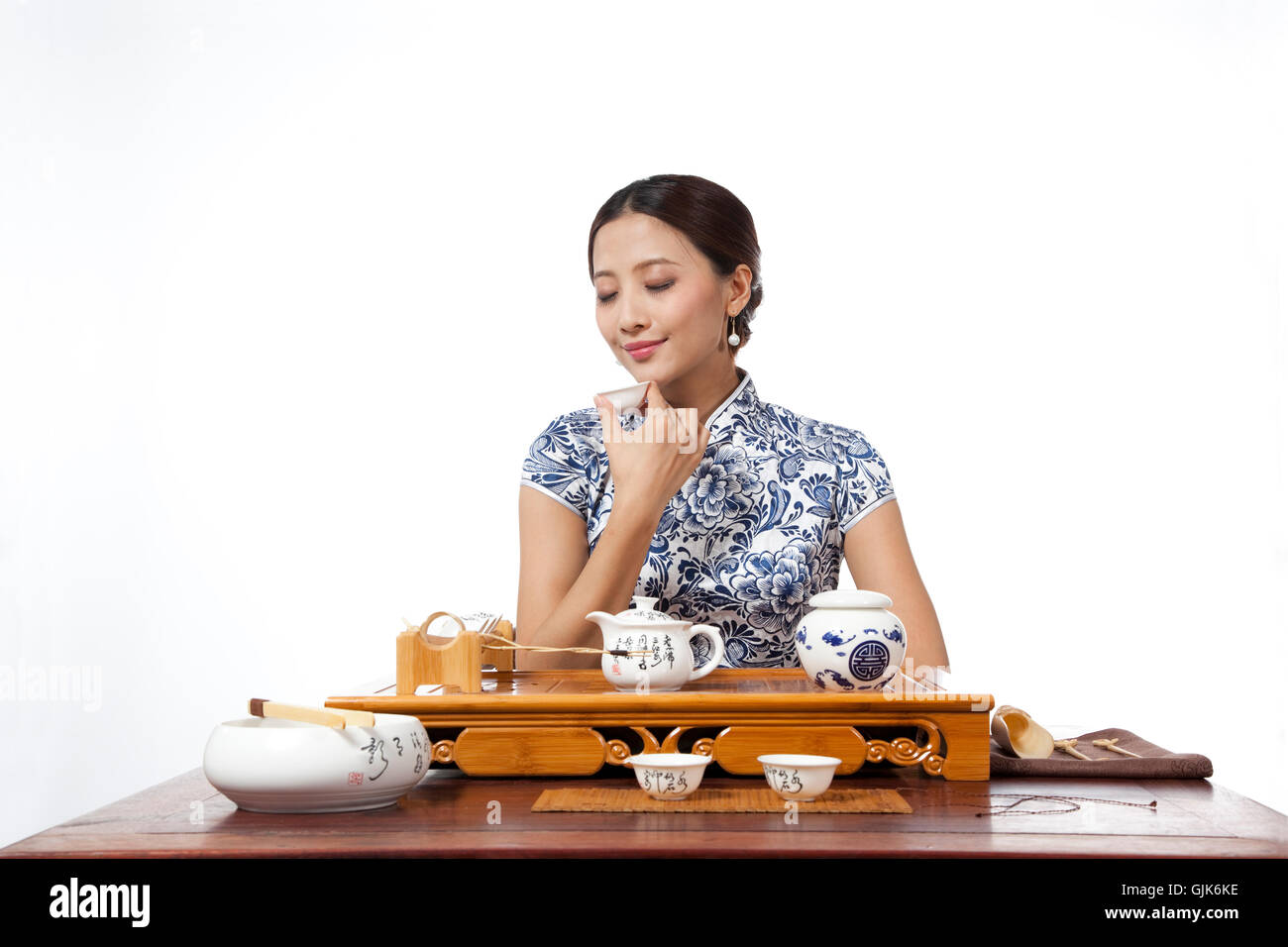 Dressed in traditional Chinese costumes studio shot young woman tea ...