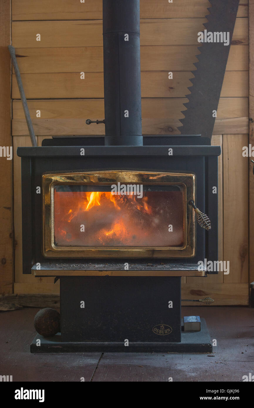 Real log cabin hi-res stock photography and images - Alamy