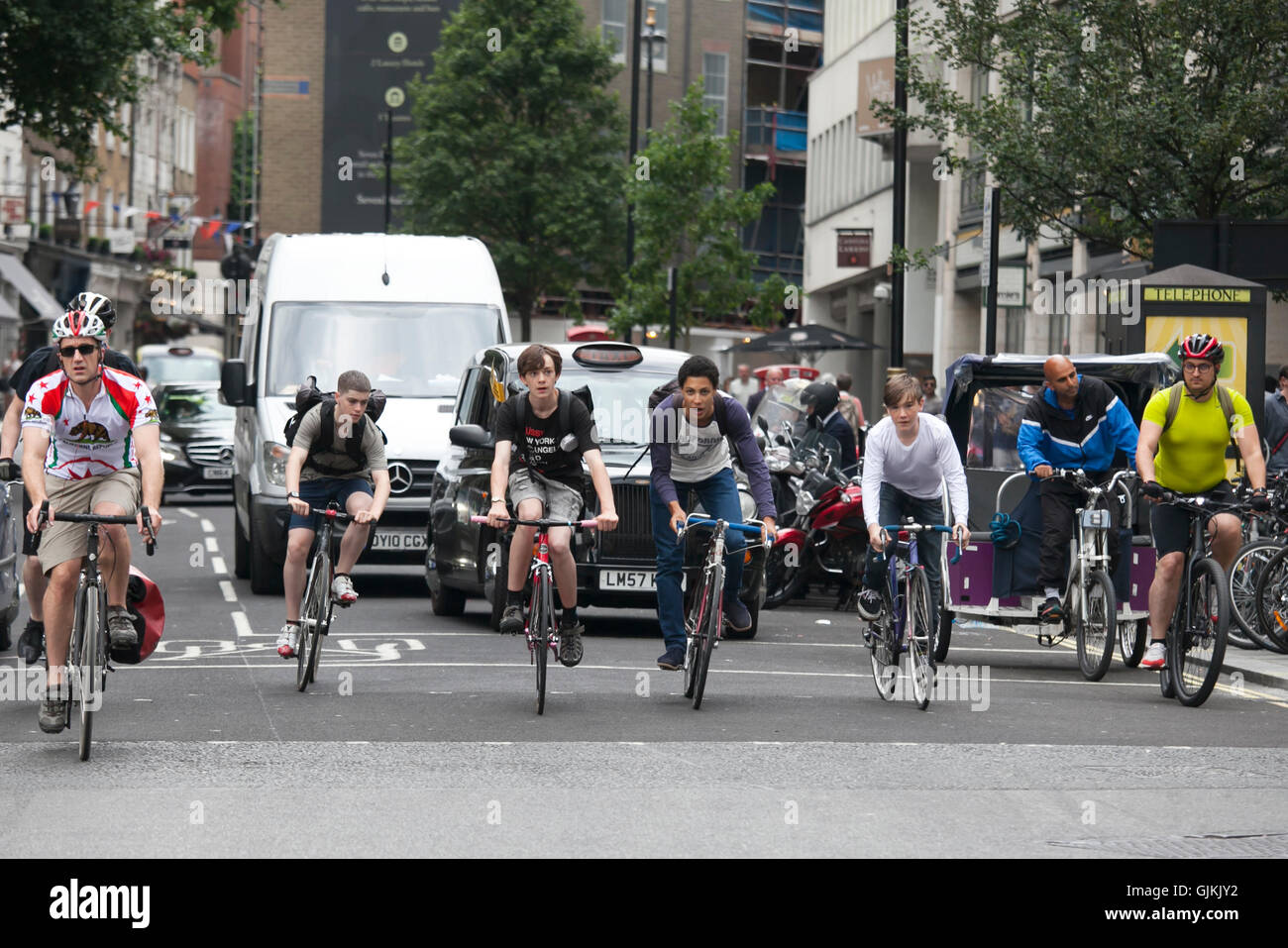 Traffic scene at Piccadilly Circus - London, England Stock Photo - Alamy