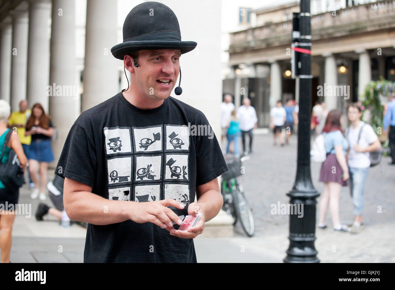 Unidentified street performer at Covent Garden Stock Photo - Alamy