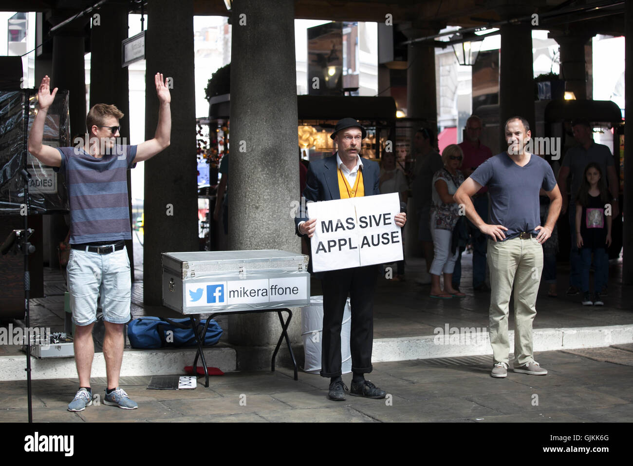 Unidentified street performer at Covent Garden Stock Photo - Alamy