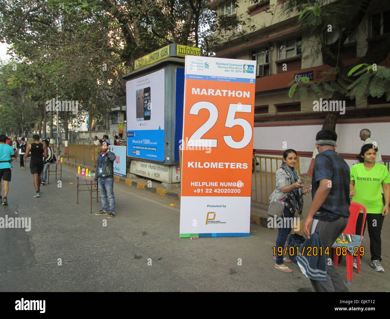 '25 Kms' Mark of the Marathon at Prabhadevi Stock Photo - Alamy