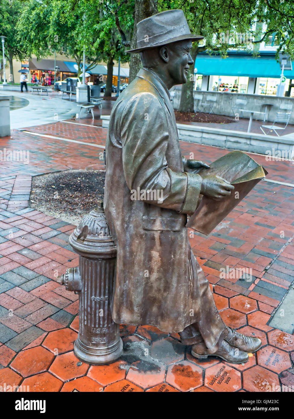 Statue of Songwriter Johnny Mercer in the Charming Elegant City of ...
