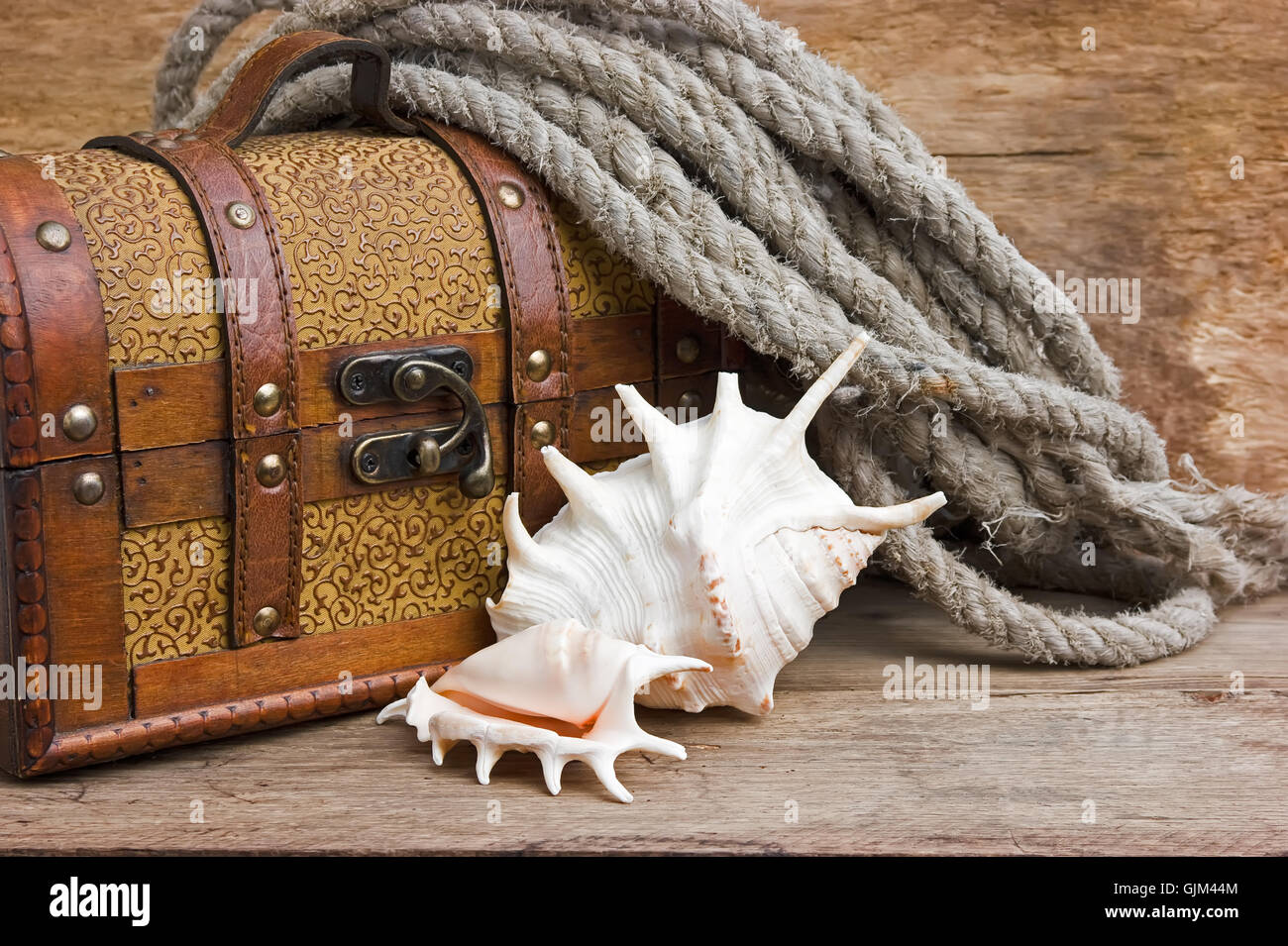 Pirate treasure chest Stock Photo - Alamy