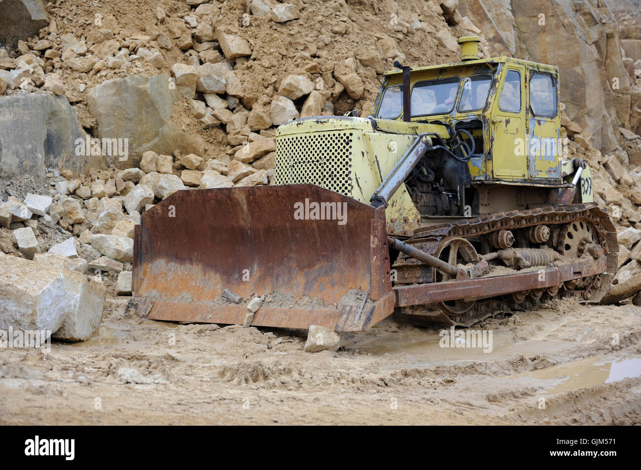 old bulldozer Stock Photo - Alamy