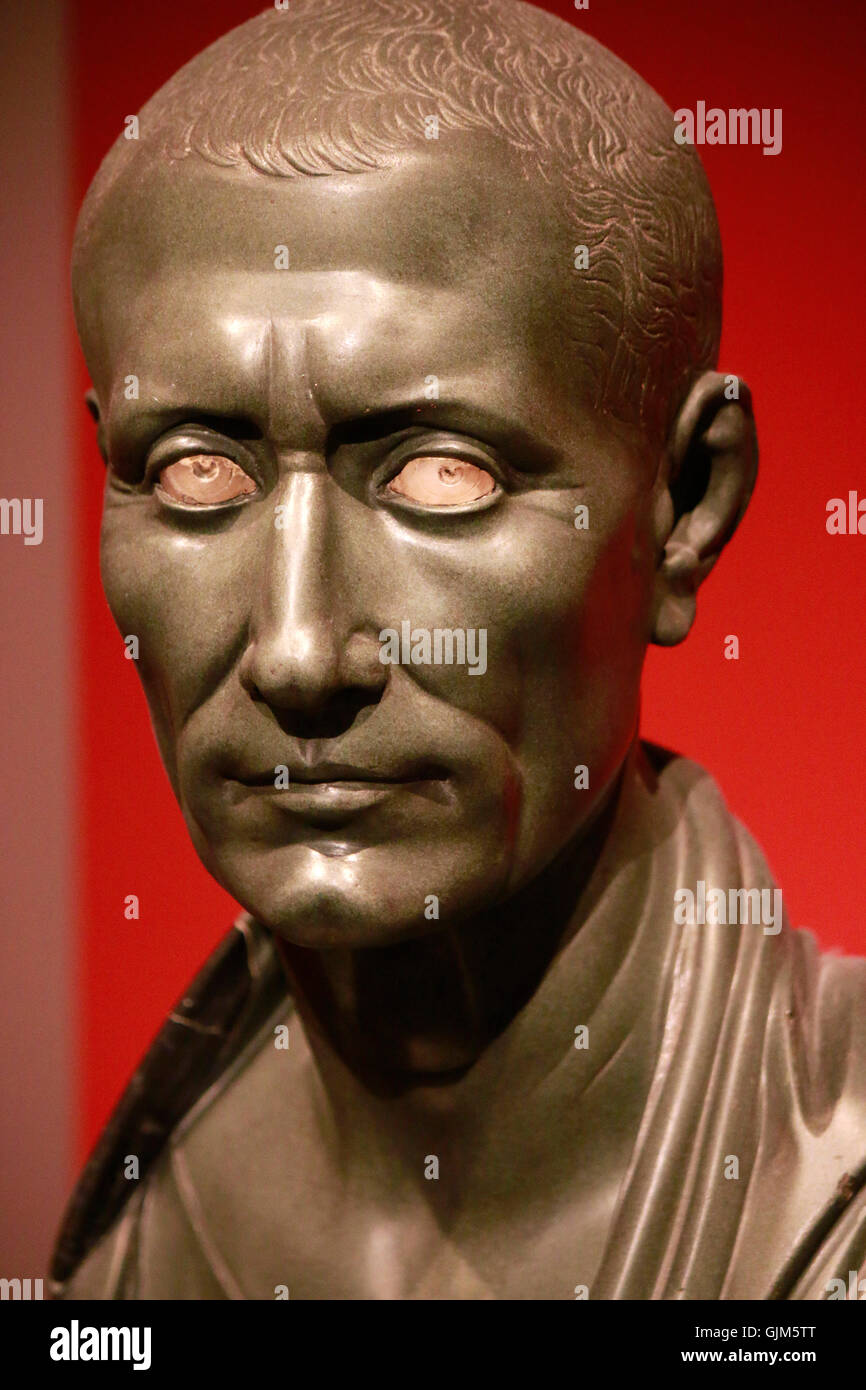 Skulptur/ Bueste von Gaius Iulius Caesar, Berlin Stock Photo - Alamy