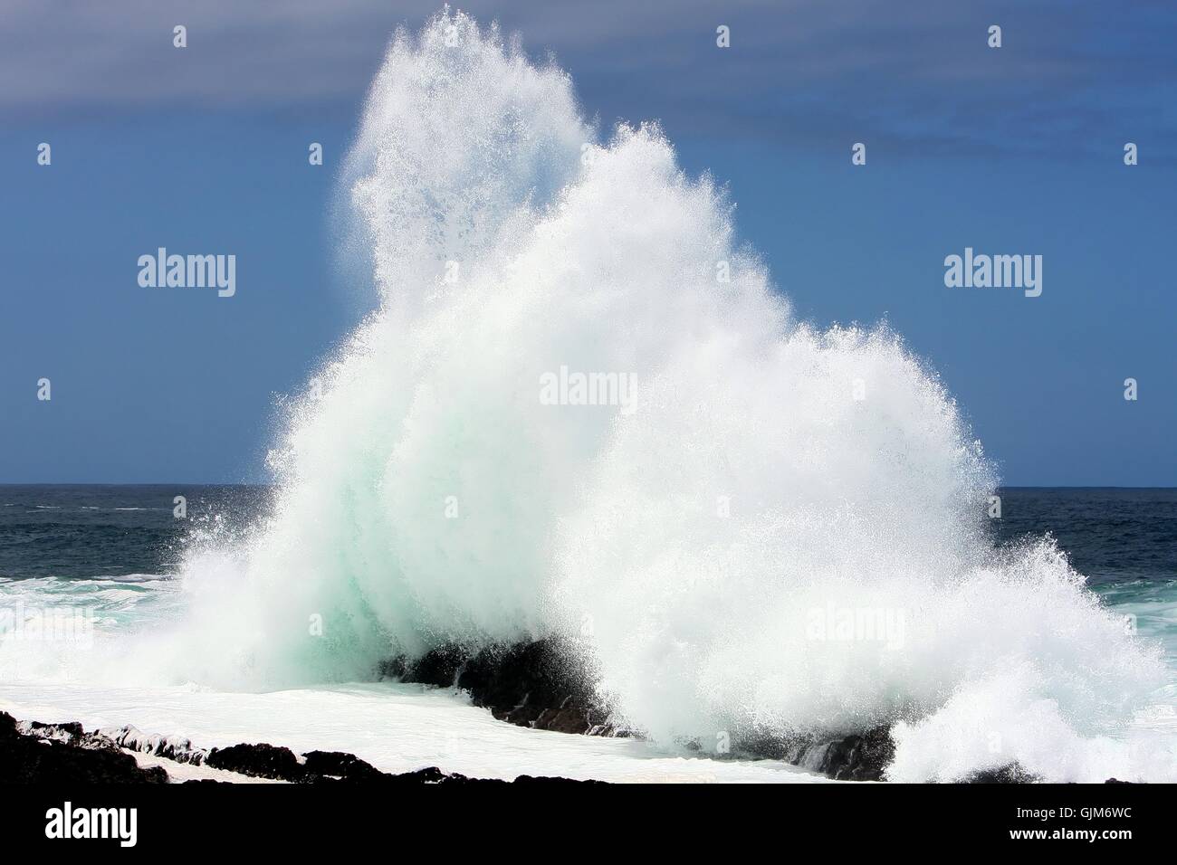 Sea Spray Wave Stock Photo - Alamy