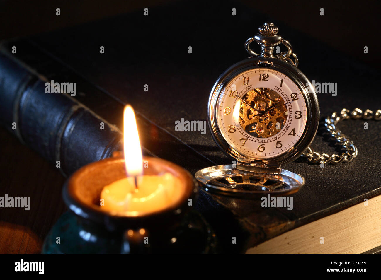 Candle clock time hi-res stock photography and images - Alamy