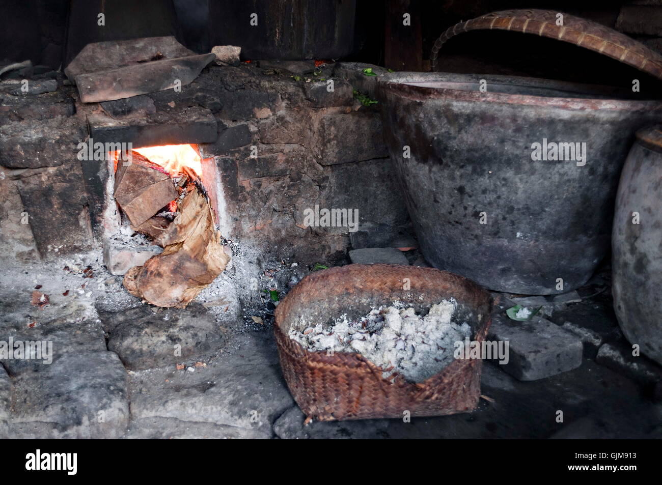 Rural traditional Kitchen Stock Photo - Alamy
