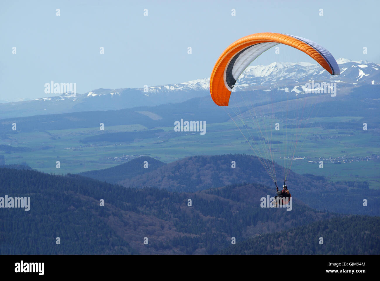 Paragliding team hi-res stock photography and images - Alamy