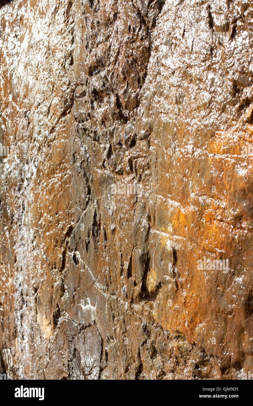 Wet Rock Wall Stock Photo - Alamy
