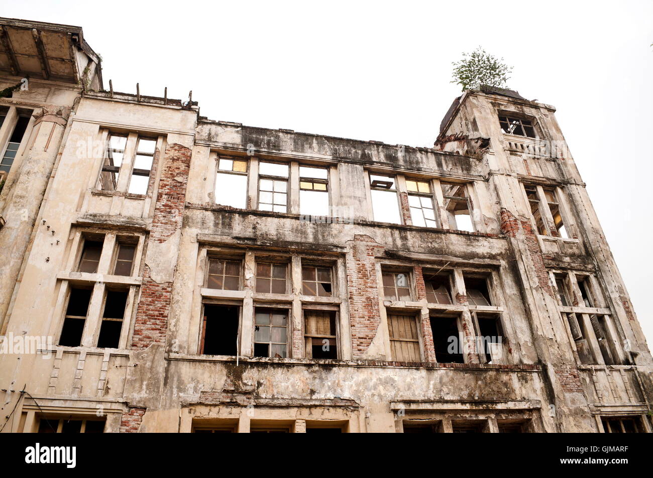 Brick bulding hi-res stock photography and images - Alamy