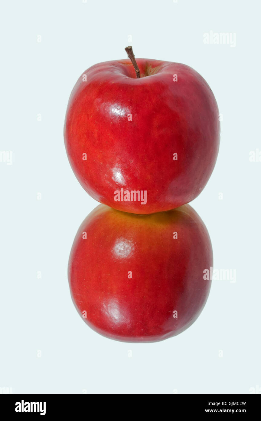 Red apple with reflection Stock Photo - Alamy