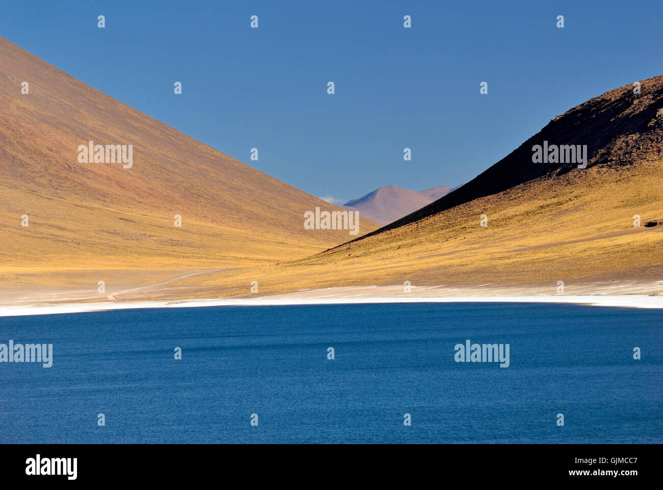 blue mountain lake Stock Photo - Alamy