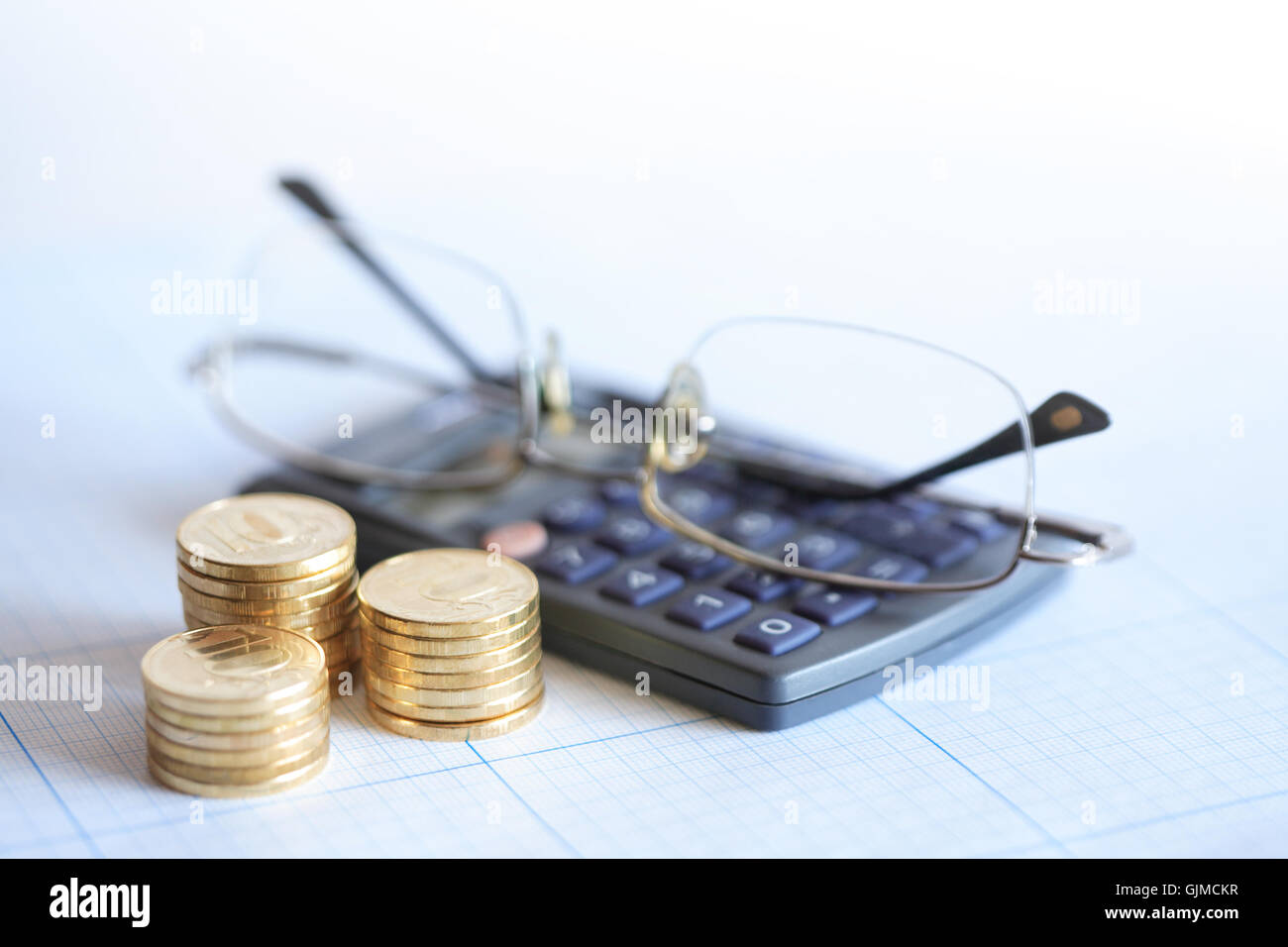 Cash calculation hi-res stock photography and images - Alamy