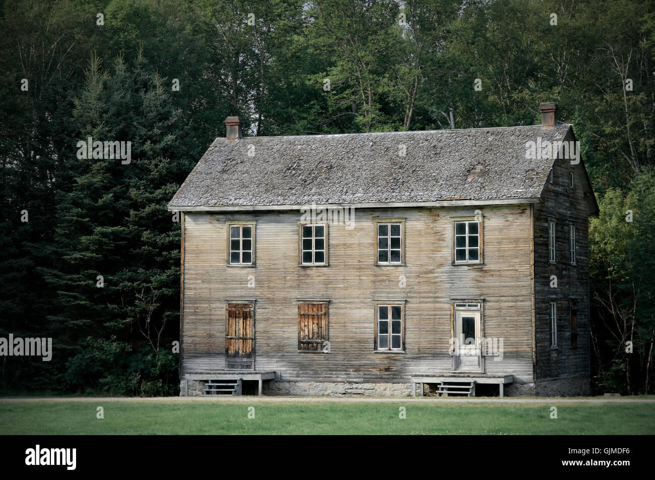 Haunted mansion ghost hi-res stock photography and images - Alamy