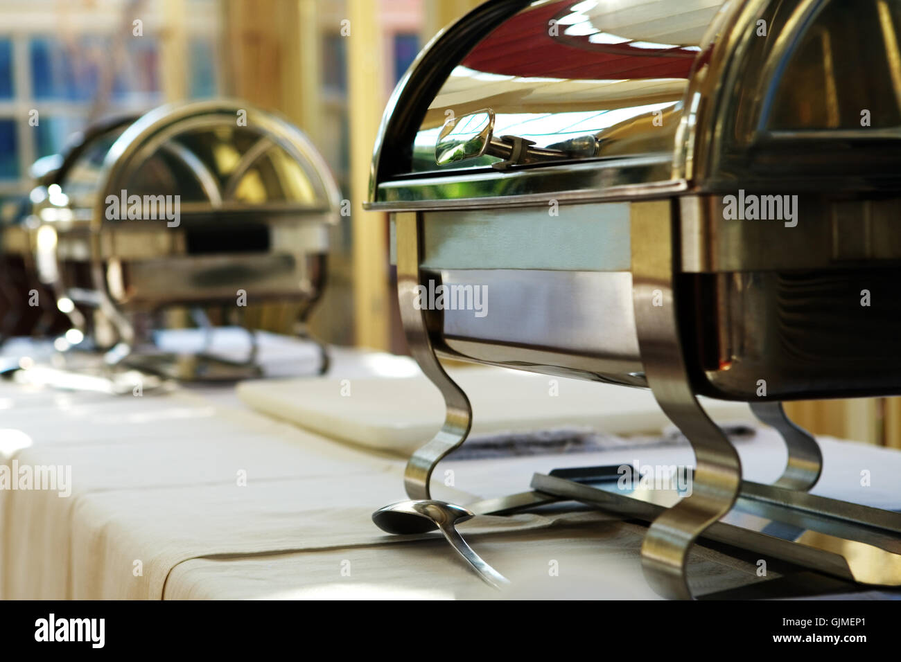 Food serving vessel hi-res stock photography and images - Alamy