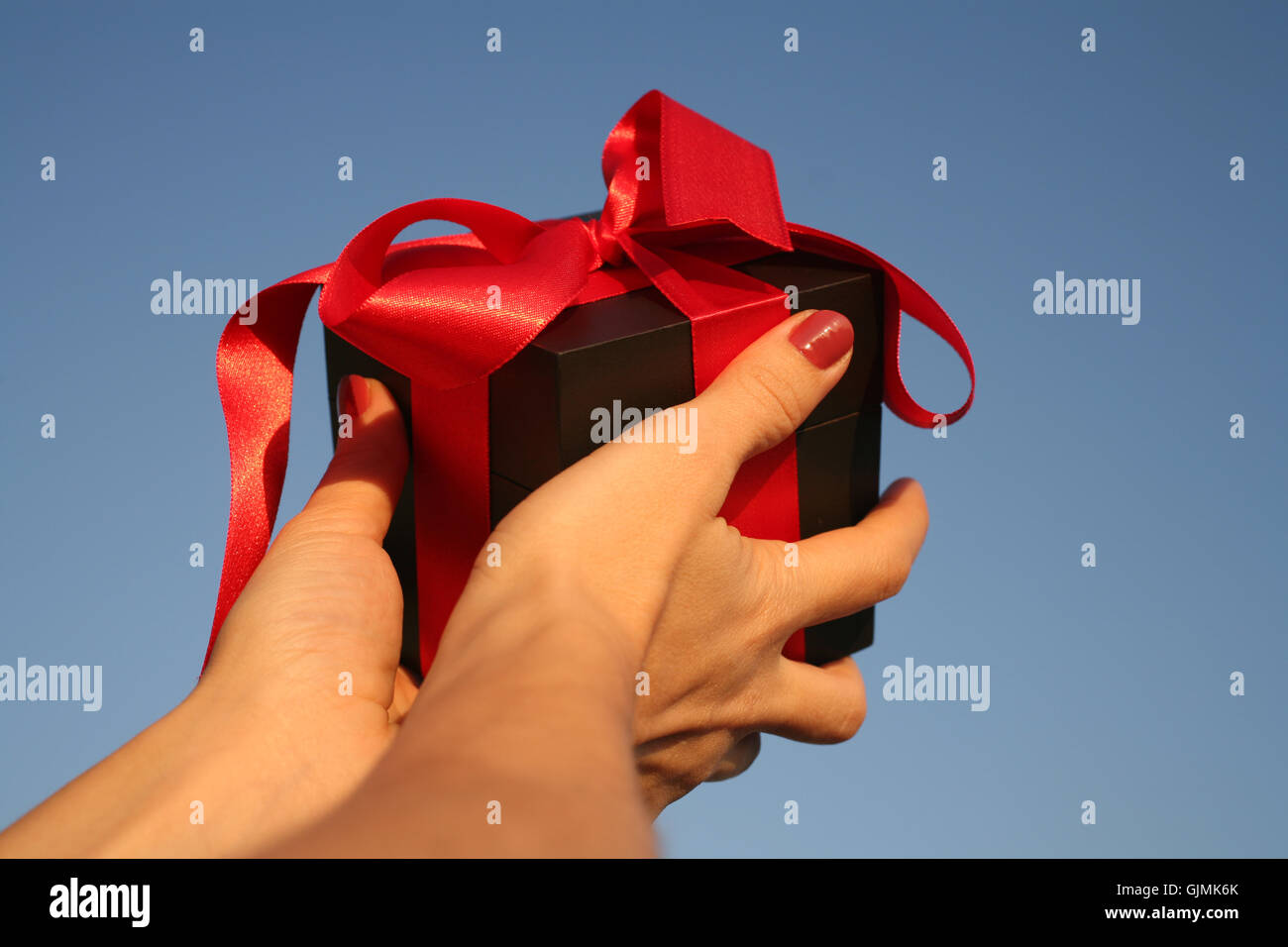 Hand Wrapping Present High Resolution Stock Photography and Images - Alamy