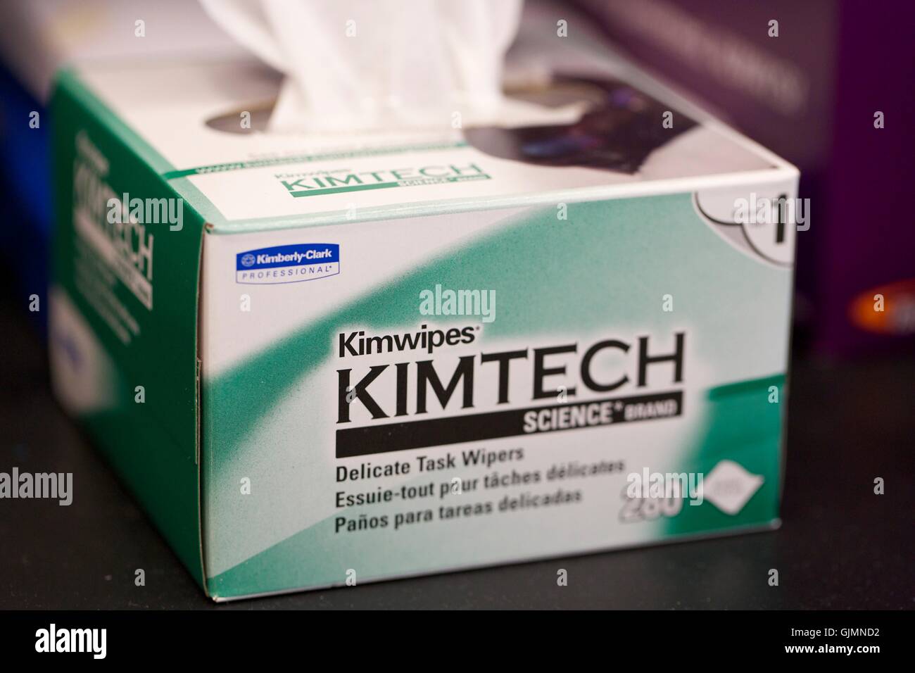 Kimwipes hi-res stock photography and images - Alamy
