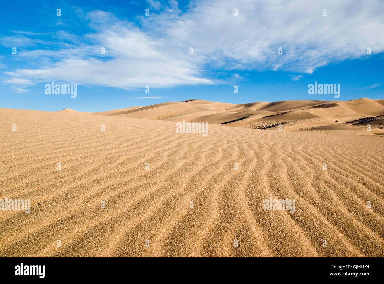 Hill desert wasteland dry hi-res stock photography and images - Alamy