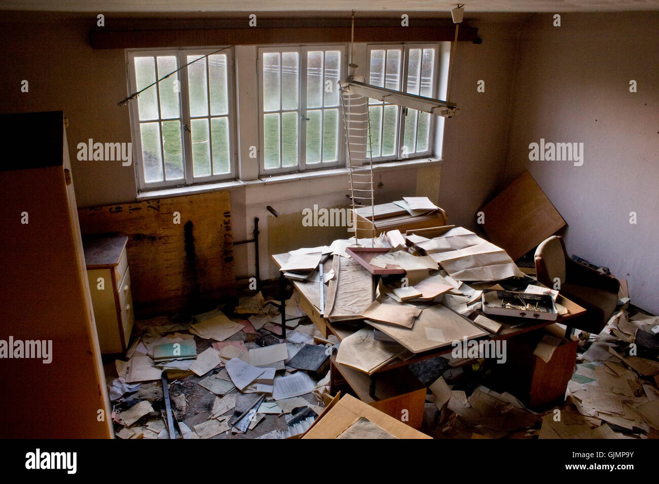 Chaotic Office High Resolution Stock Photography and Images - Alamy
