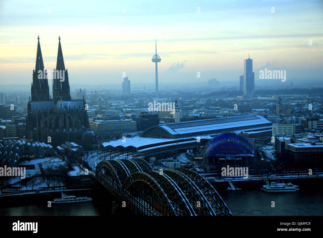 Metropolis emblem hi-res stock photography and images - Alamy