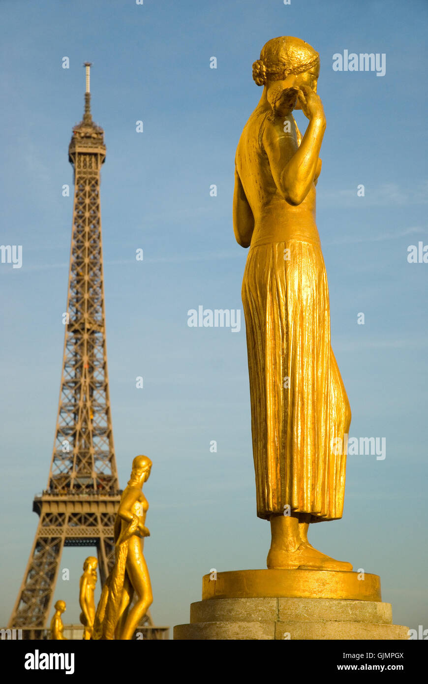 Eiffel tower statue hi-res stock photography and images - Alamy