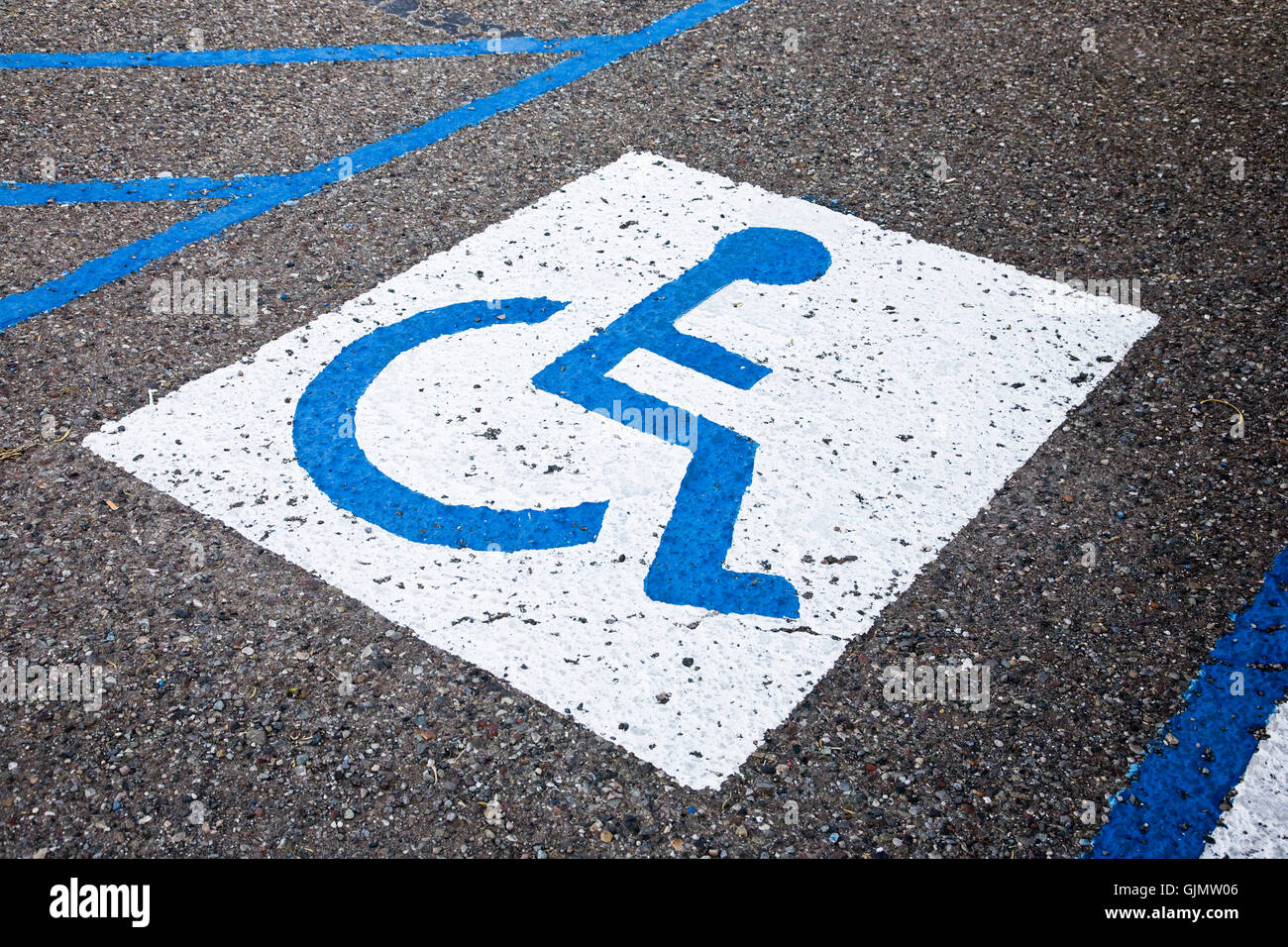 Wheelchair accessible sign hi-res stock photography and images - Alamy