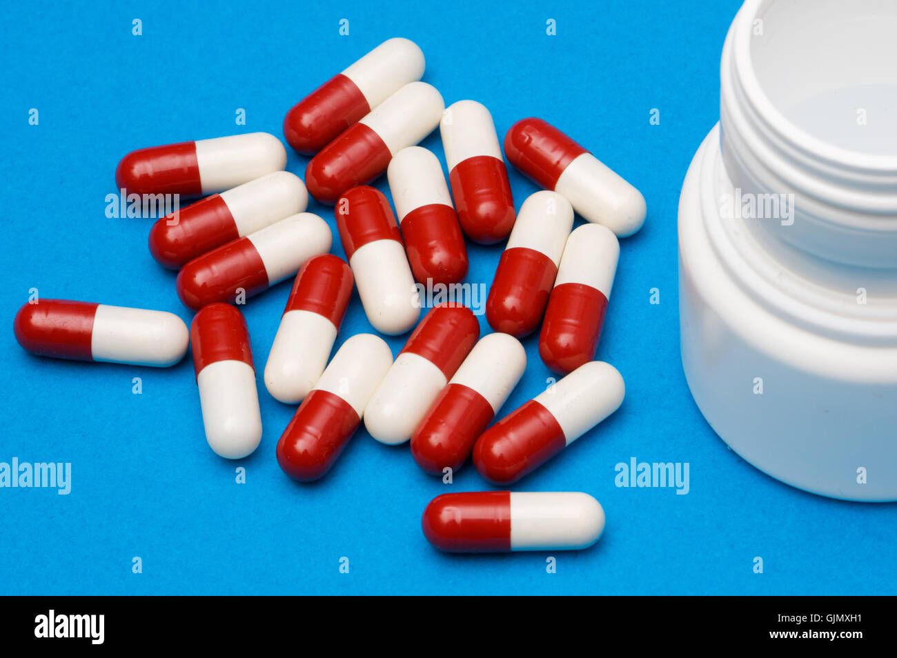Blue pills hi-res stock photography and images - Alamy