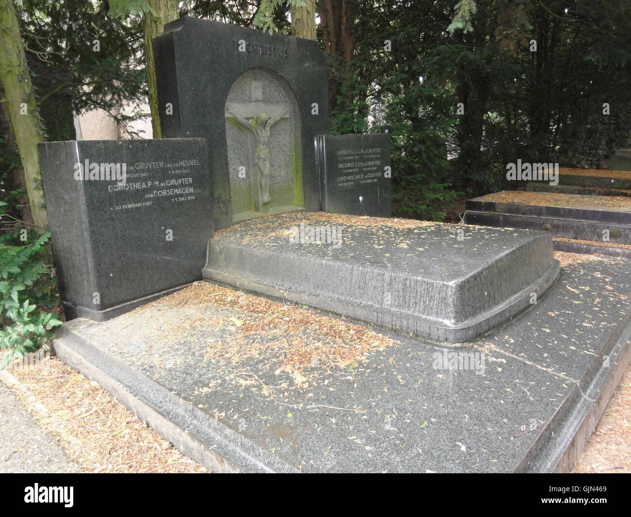 Photograph of the new family grave of the de Gruyter family at the ...