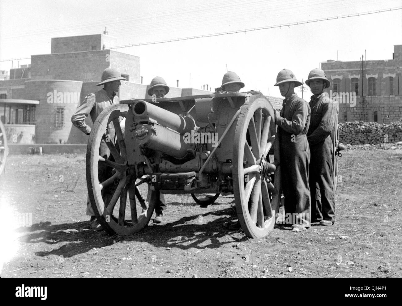 Royal field artillery hi-res stock photography and images - Alamy