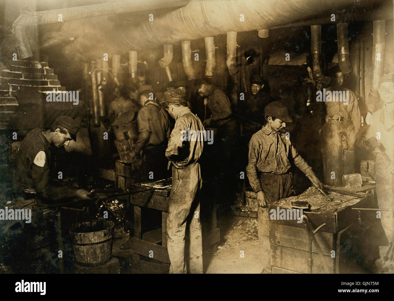'Indiana Glassworks Night Scene' (1908), photographed by Lewis Hine ...